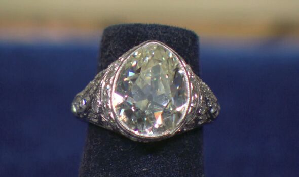 Antiques Roadshow expert stumped with 'tricky' valuation of 'rare ...