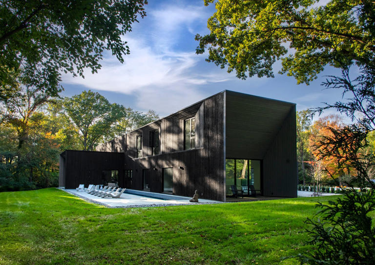 This Plus Sign-Shaped Home in Central Indiana Knows All Its Angles