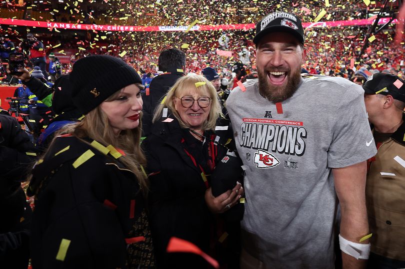 Travis Kelce under 'pressure' from mom Donna to have kids with Taylor Swift