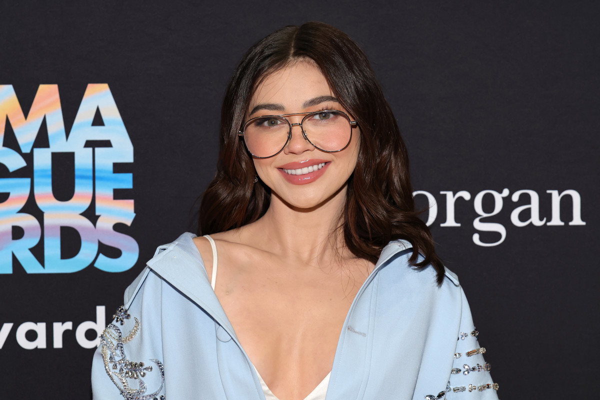 Sarah Hyland Delights Fans With Surprise 'Modern Family' Reunion