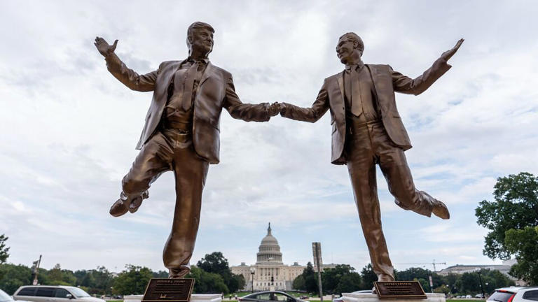 Mysterious statue of Donald Trump holding hands with Jefferey Epstein ...