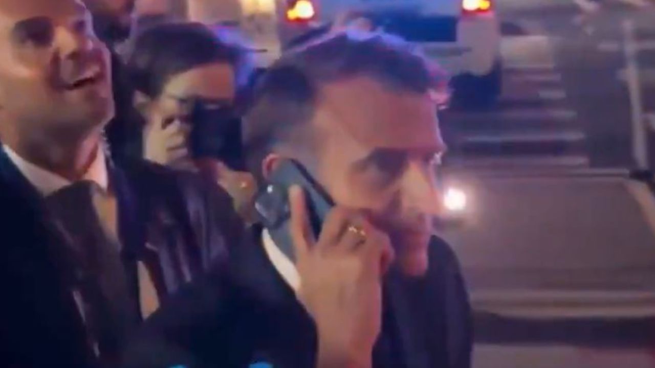 Video: Emmanuel Macron calls Trump after being stuck on New York street ...