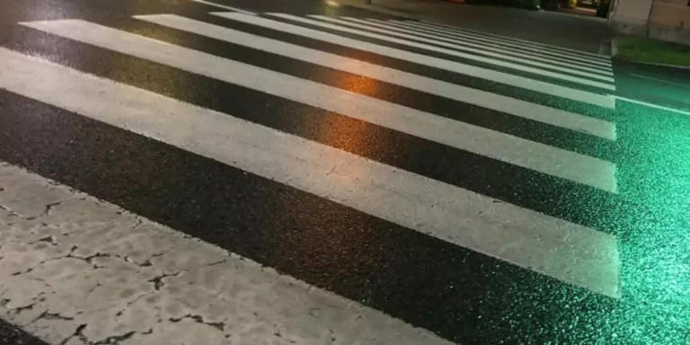 Leoben: 21-Jährige am Zebrastreifen von Auto erfasst – schwer verletzt