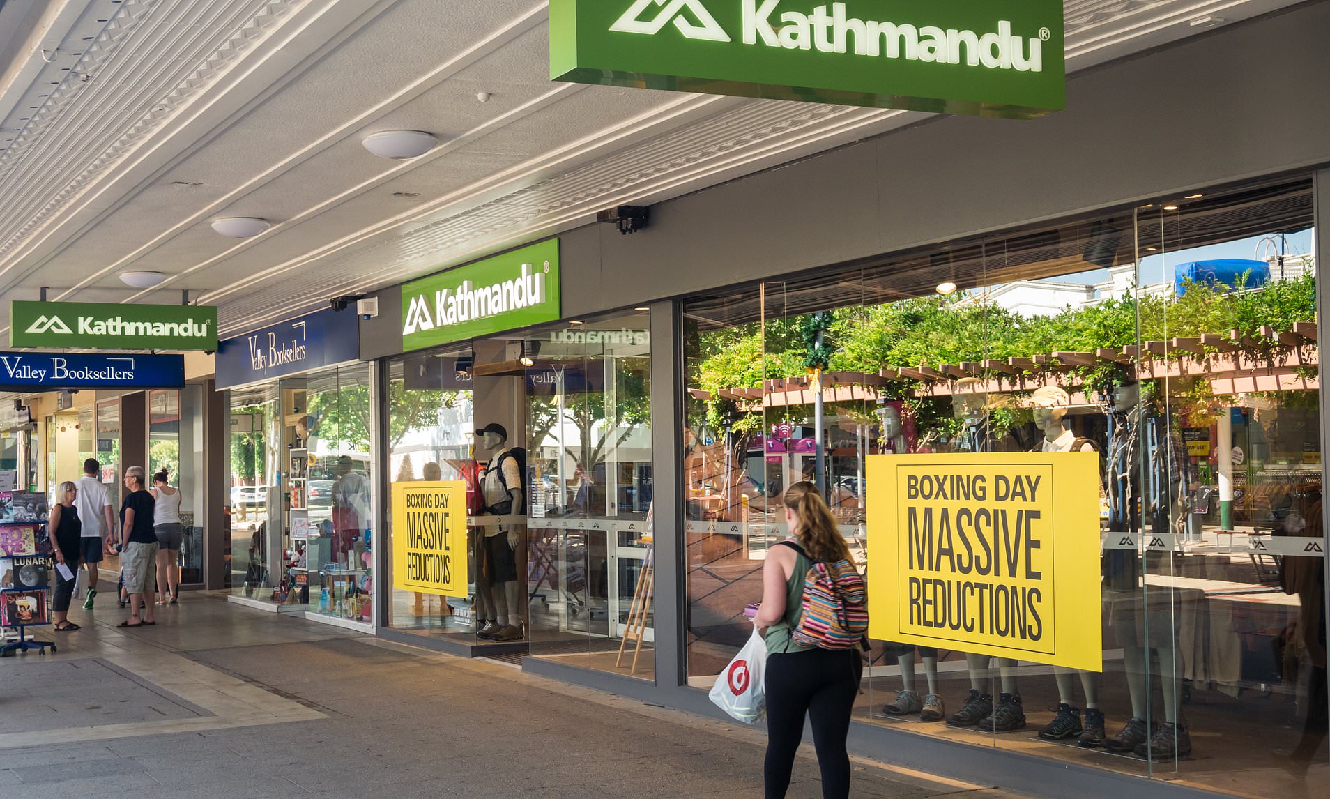 Major Australian retailer forced to close down stores as it records ...