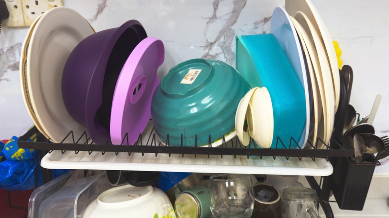Why Tons Of People Are Ditching Traditional Dish Racks For Something Better