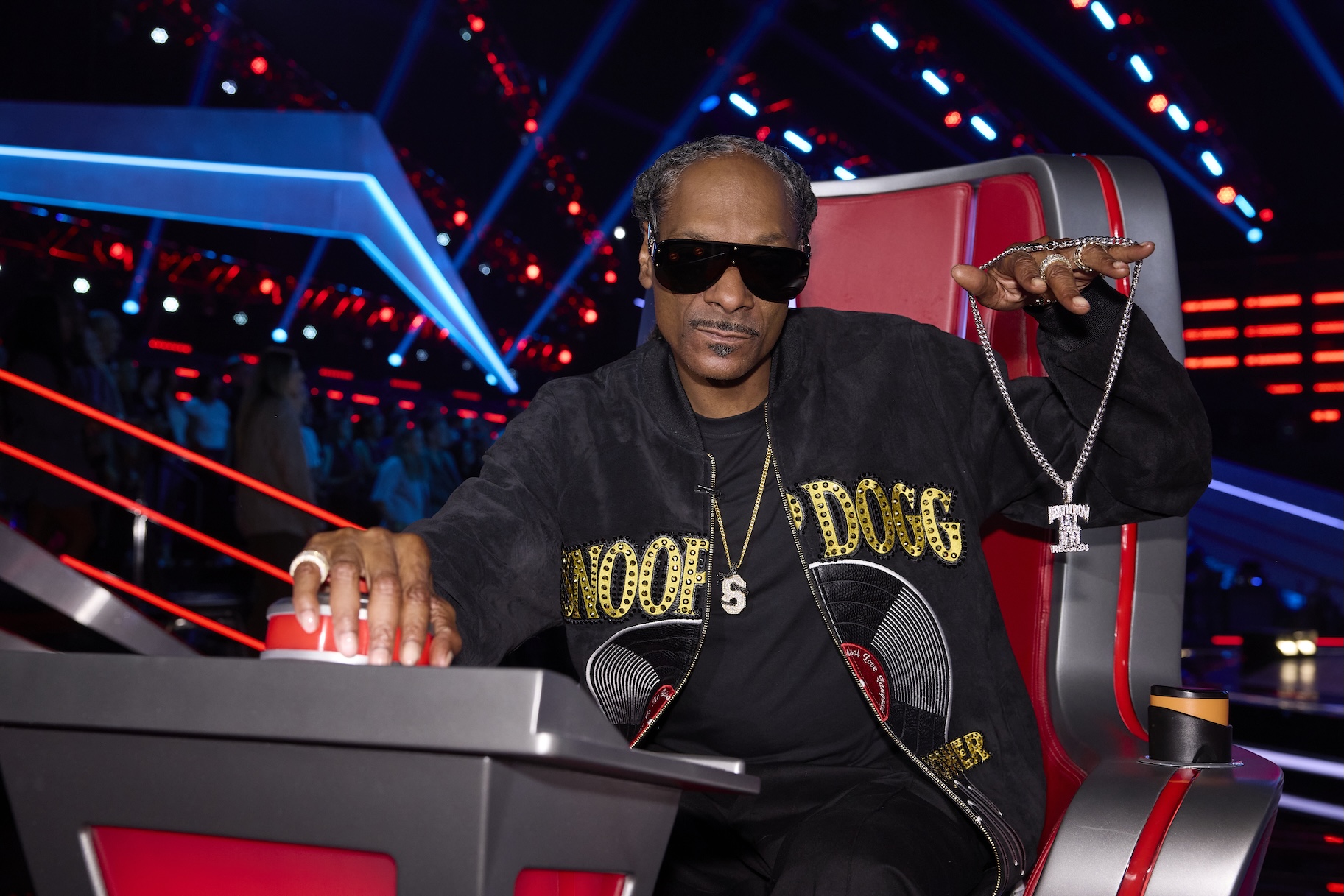 Snoop Dogg's T & S Necklaces on The Voice Have a Sweet Meaning (PHOTO)