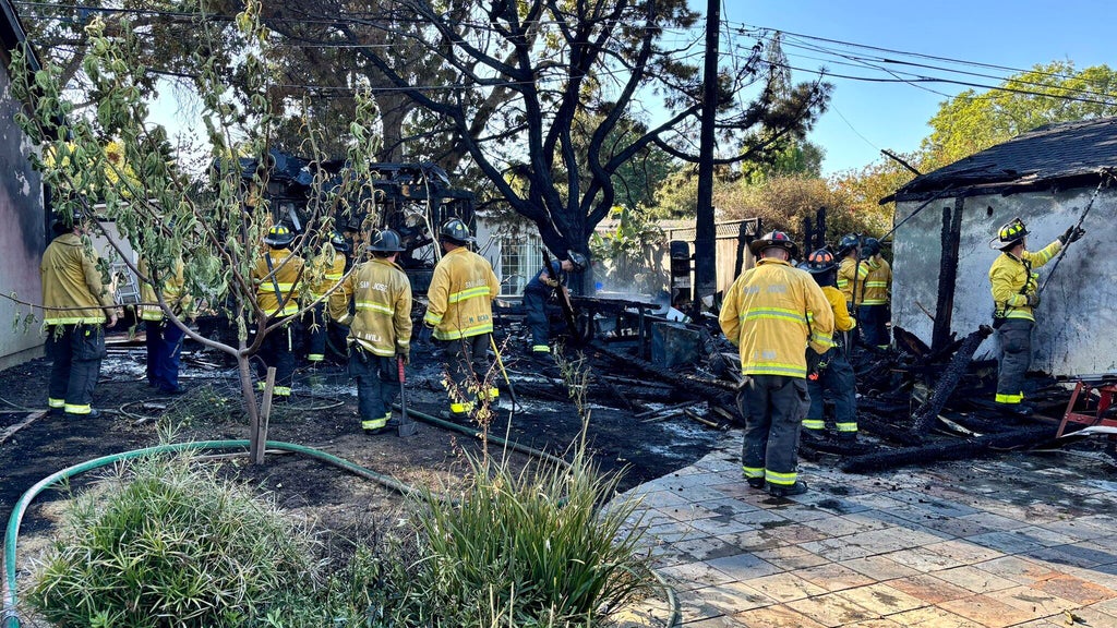 2-alarm power pole fire in San Jose threatens neighboring homes