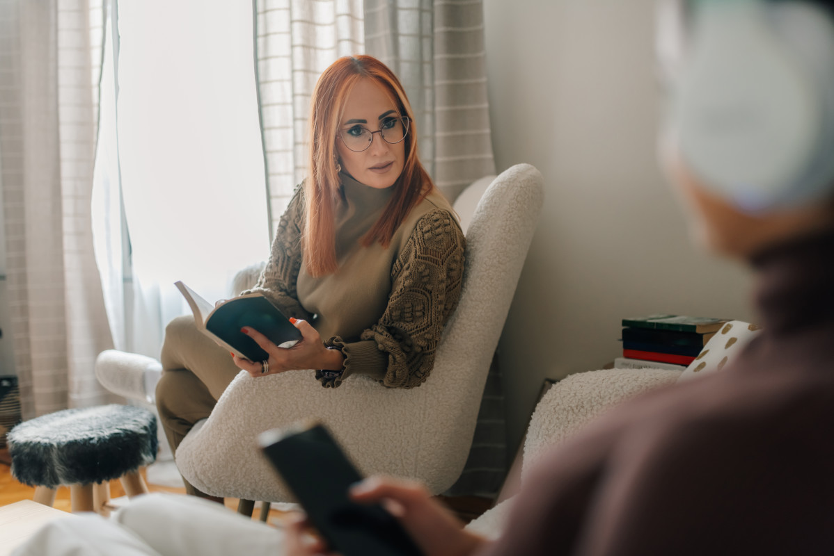 Psychologists Reveal 9 Deeper Reasons Why People Interrupt Others