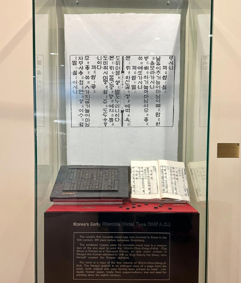 Exclusive: President Lee Jae-myung Stops to View UN Buddhist Hymn Exhibit