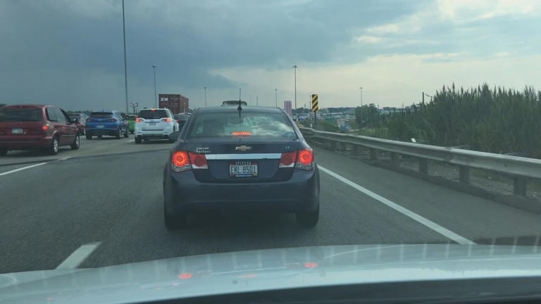 Can Mirrors Attract Negative Energy? Vastu Expert Explains Where To ...