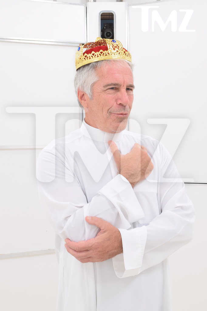 Jeffrey Epstein’s creepy $5,000 custom chess set surfaces — with him as ...