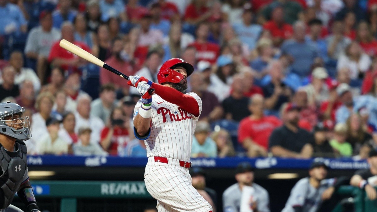 MLB: 'Schwar-bomb' echoes! Kyle Schwarber hits his 54th home run ...