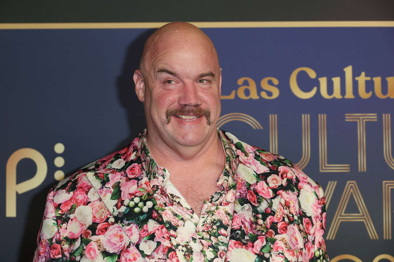 ‘Too fat to fly': Comedian Guy Branum says passenger assaulted him on ...