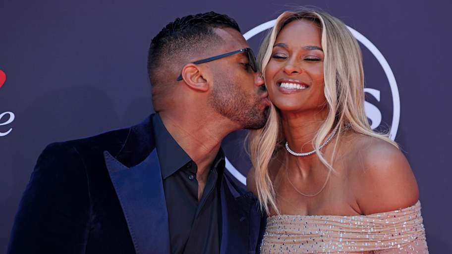 Ciara sends hubby Russell Wilson uplifting message after Giants QB is ...