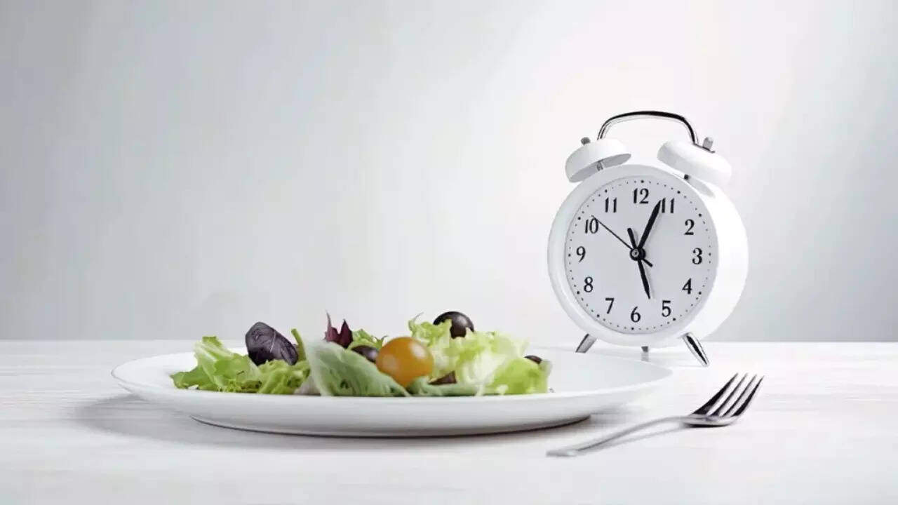 Intermittent fasting and fatty liver: Benefits, side effects, and who ...