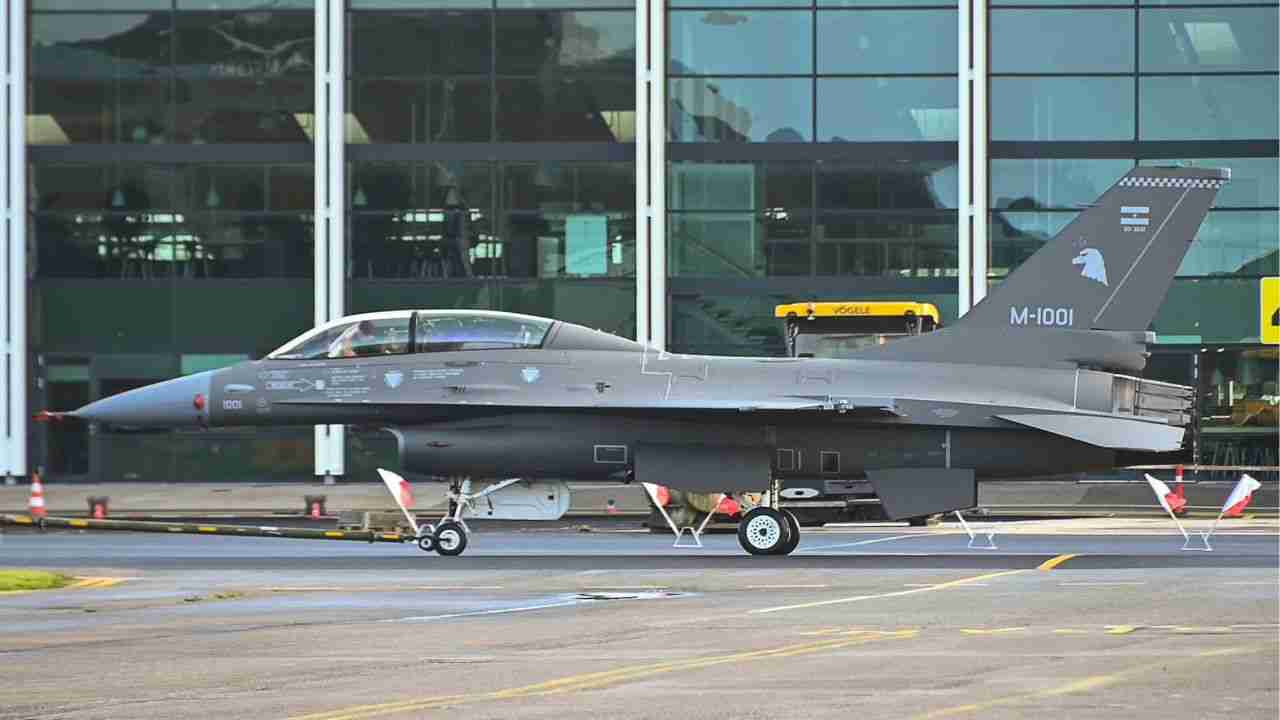 Argentína bemutatja első F-16B-jét, és előrelép a légierő modernizációs ...