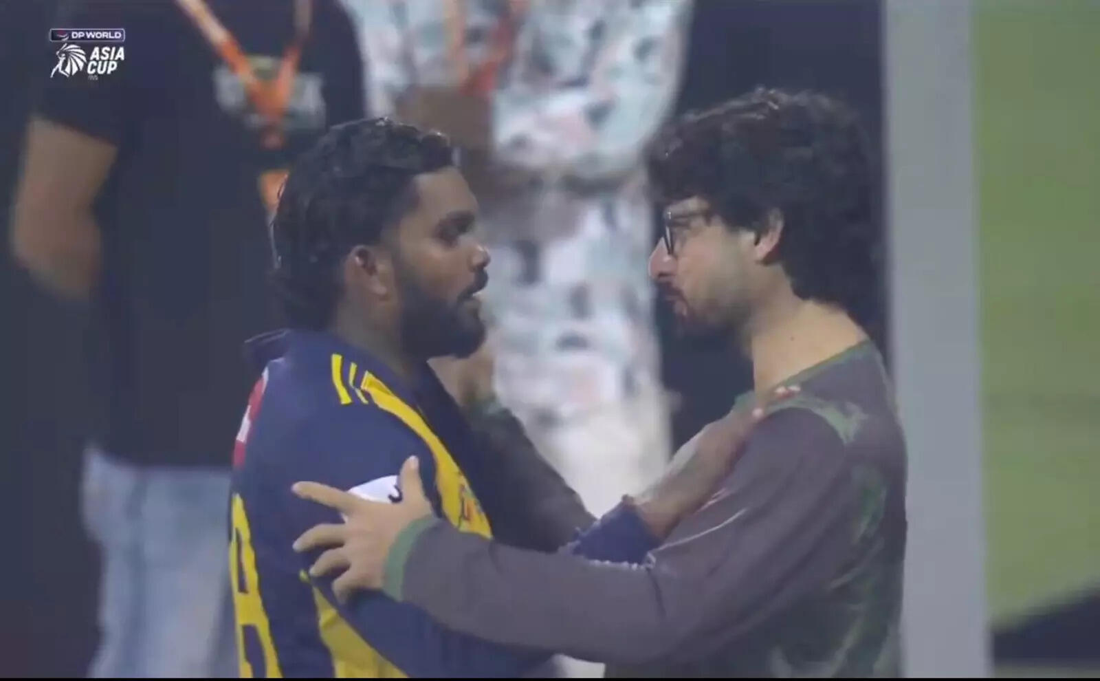 After mimicking each other, Abrar Ahmed and Wanindu Hasaranga come face-to-face - watch what ...