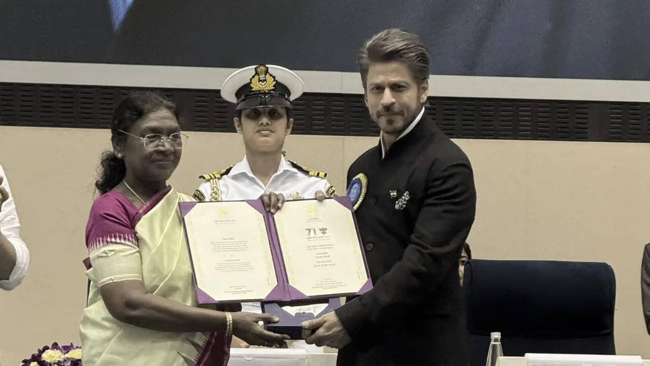 Shah Rukh Khan's Manager Celebrates 'Outstanding Honour' National Award ...
