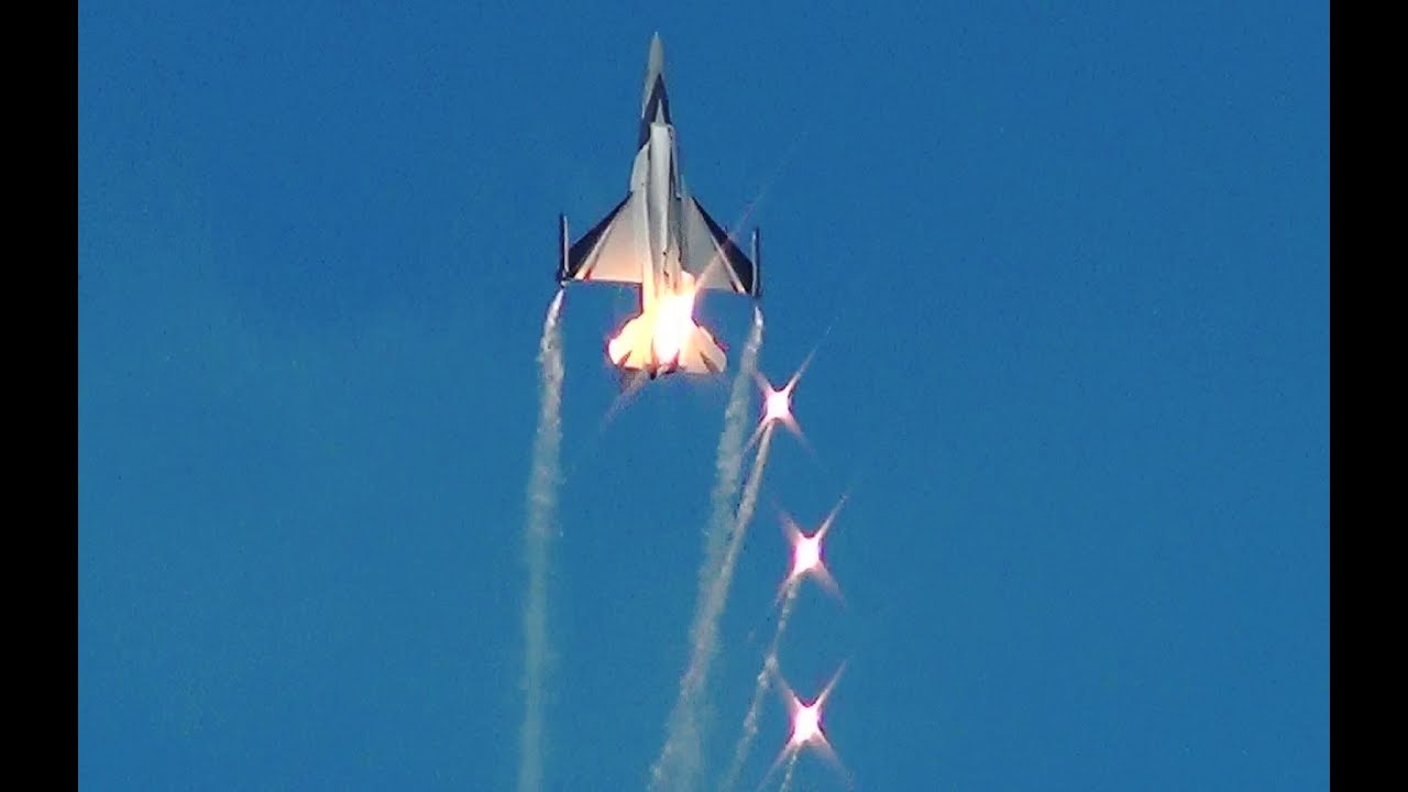 Watch the Belgian F-16 Perform a Dazzling Aerial Display Above the Coast