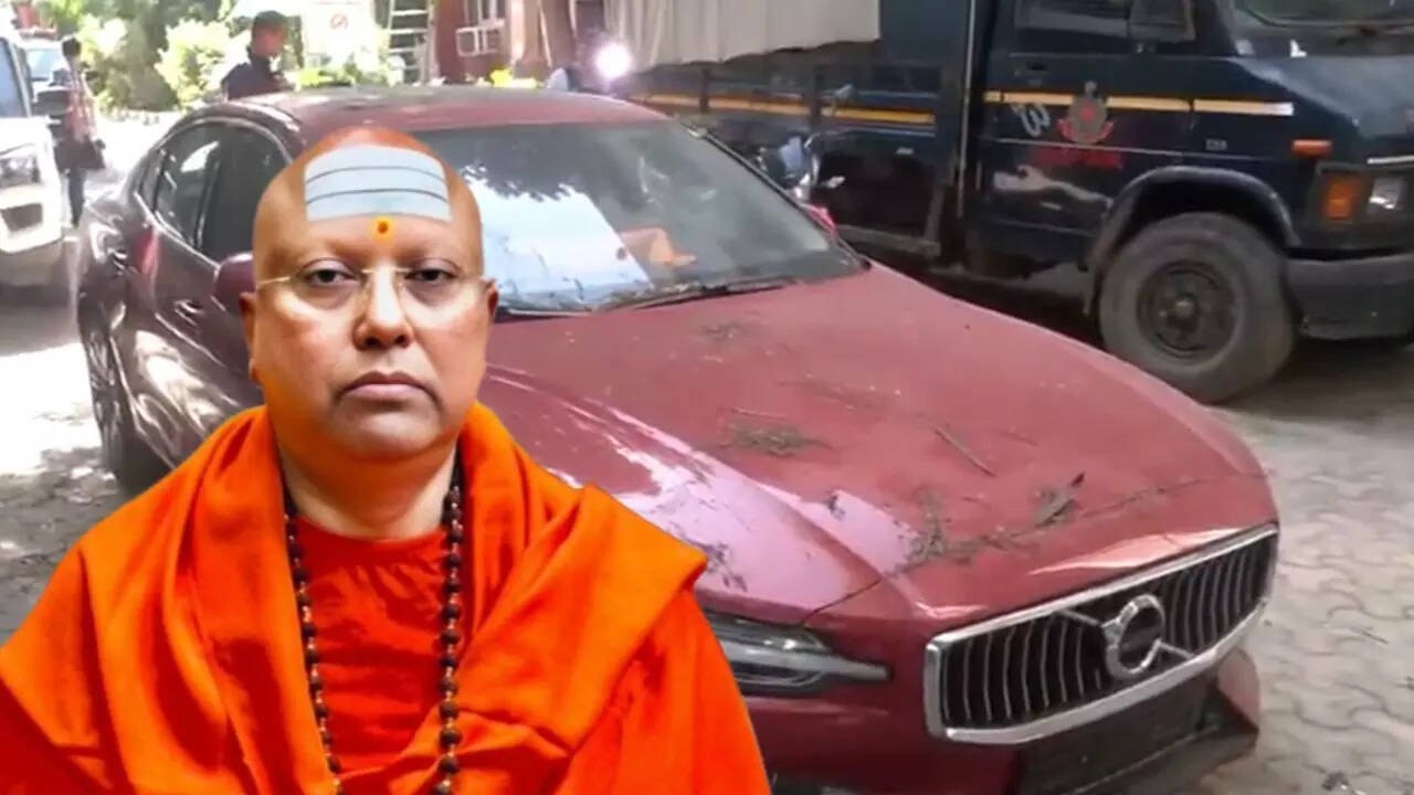 Delhi institute director Swami Chaitanyananda’s controversial past ...