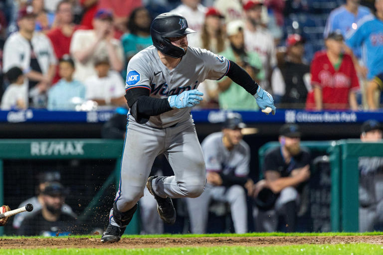 Edwards' 11th-inning sacrifice fly lifts Marlins over Phillies 6-5