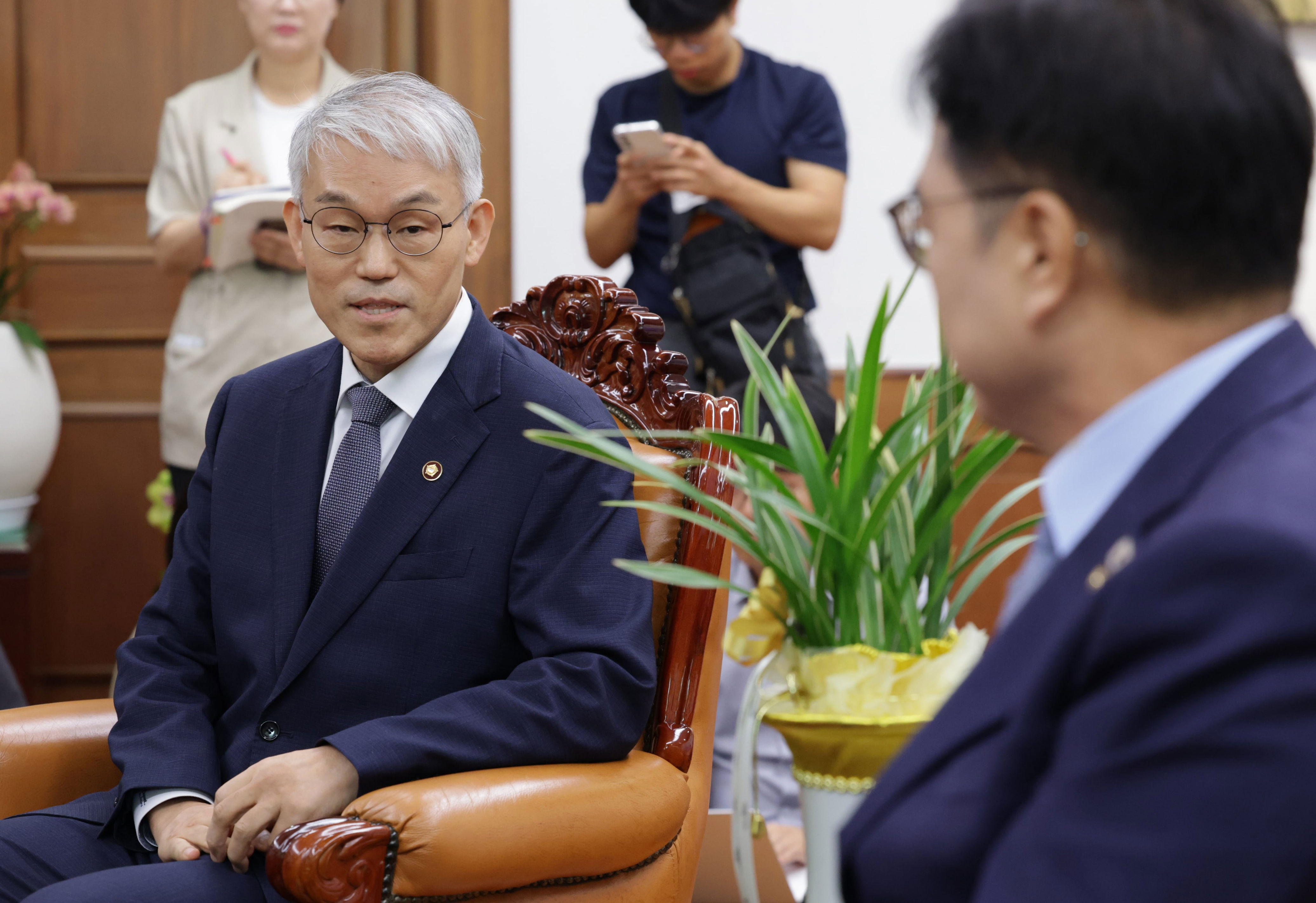 Speaker Woo to Court Chief: 'Untie Knot' to Address Judicial Distrust