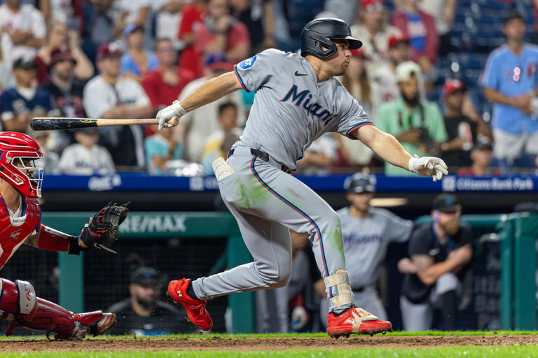 Edwards' 11th-inning sacrifice fly lifts Marlins over Phillies 6-5