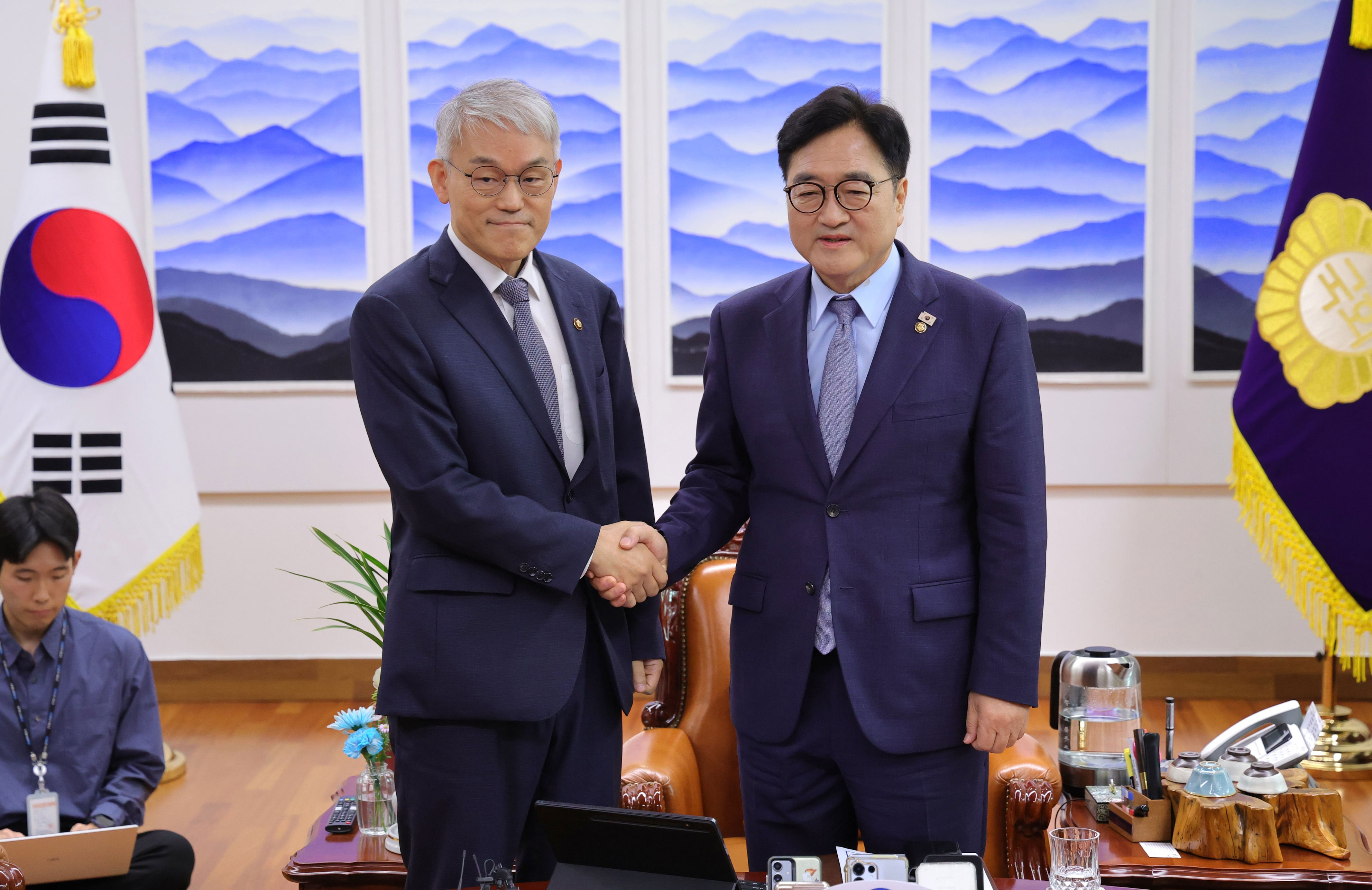 Speaker Woo to Court Chief: 'Untie Knot' to Address Judicial Distrust