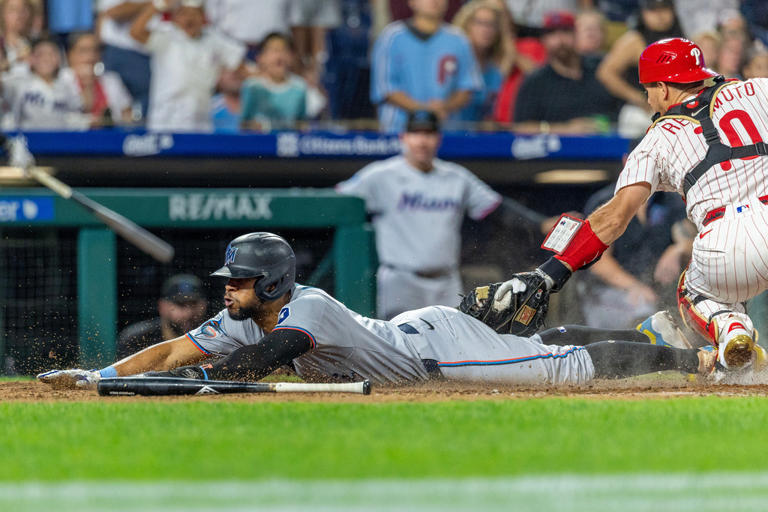 Edwards' 11th-inning sacrifice fly lifts Marlins over Phillies 6-5