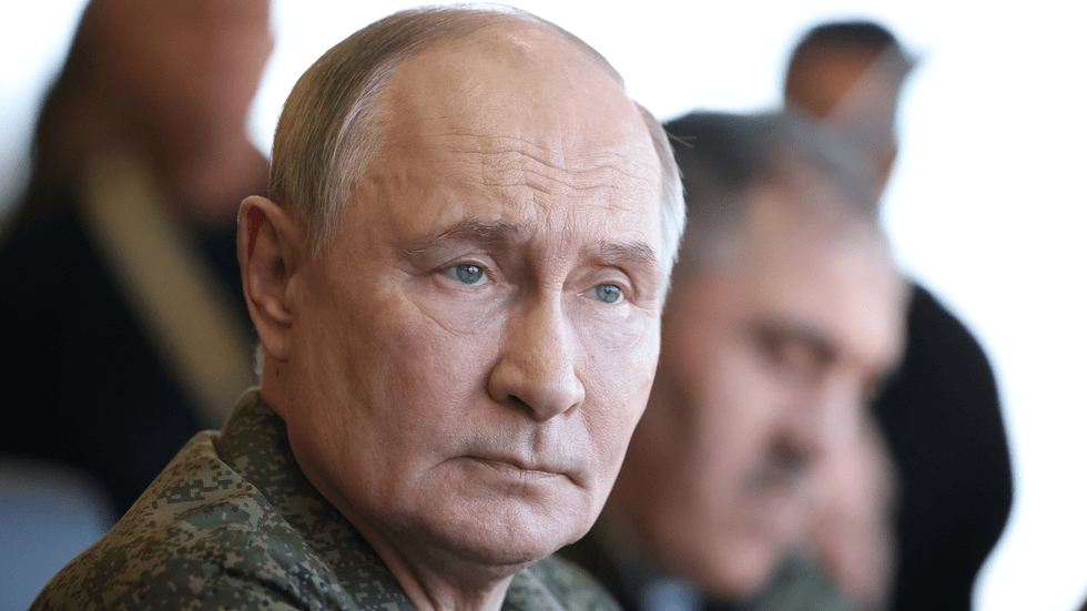 Vladimir Putin hires 300,000 soldiers in just MONTHS 'in preparation ...