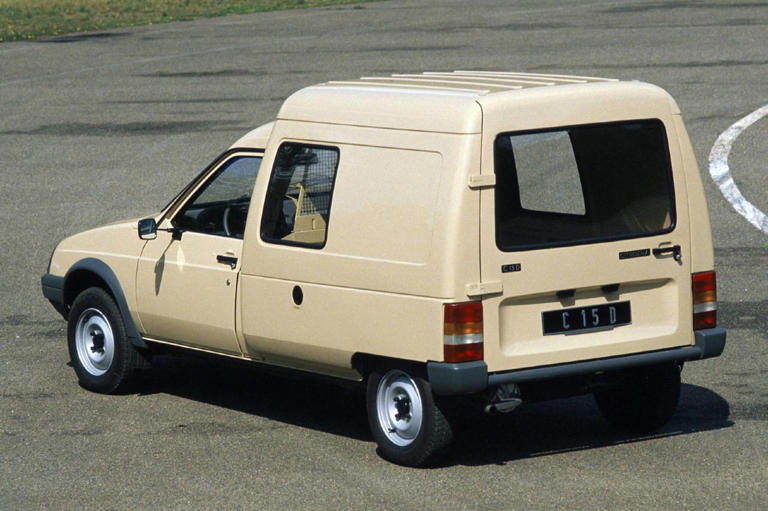 Así suena la penúltima Citroën C15 fabricada, es de 2005 y tiene 67 ...