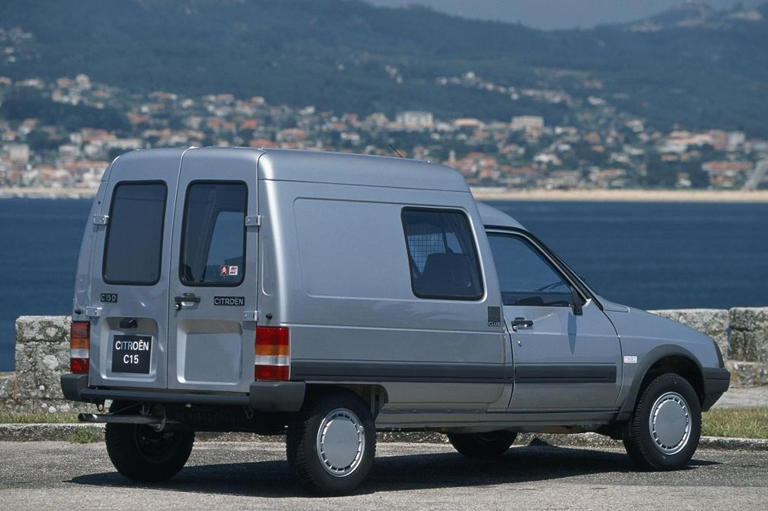 Así suena la penúltima Citroën C15 fabricada, es de 2005 y tiene 67 ...