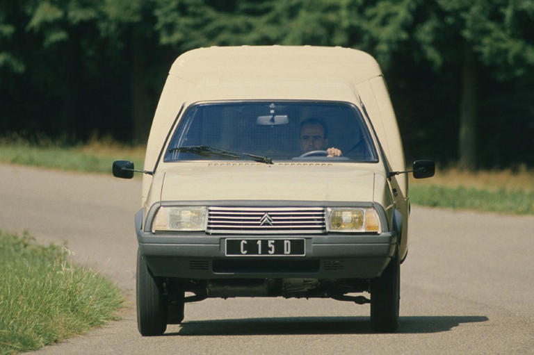 Así suena la penúltima Citroën C15 fabricada, es de 2005 y tiene 67 ...