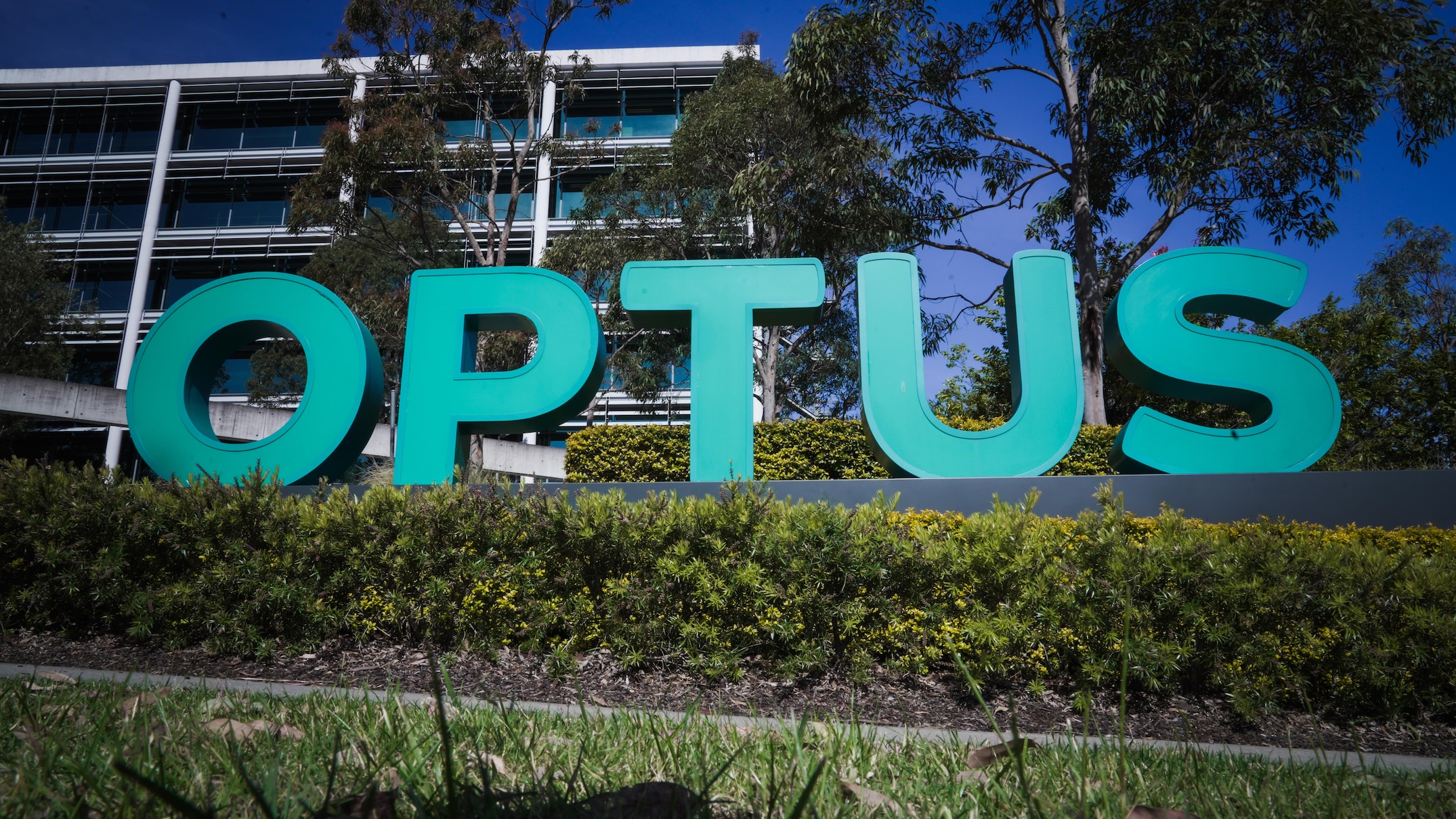 Optus to pay $100m fine, as crisis engulfing Australia's second biggest ...