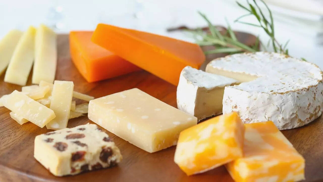 Cheese that raises cholesterol: Which varieties to limit for better ...