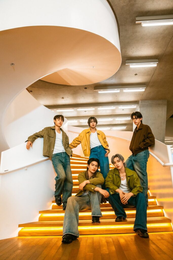 5 หนุ่ม LYKN เปิดพิกัดจุดเช็คอินแลนด์มาร์กสุดล้ำ ‘หน้าเบลอหลังชัด’ ที่ฮ่องกง