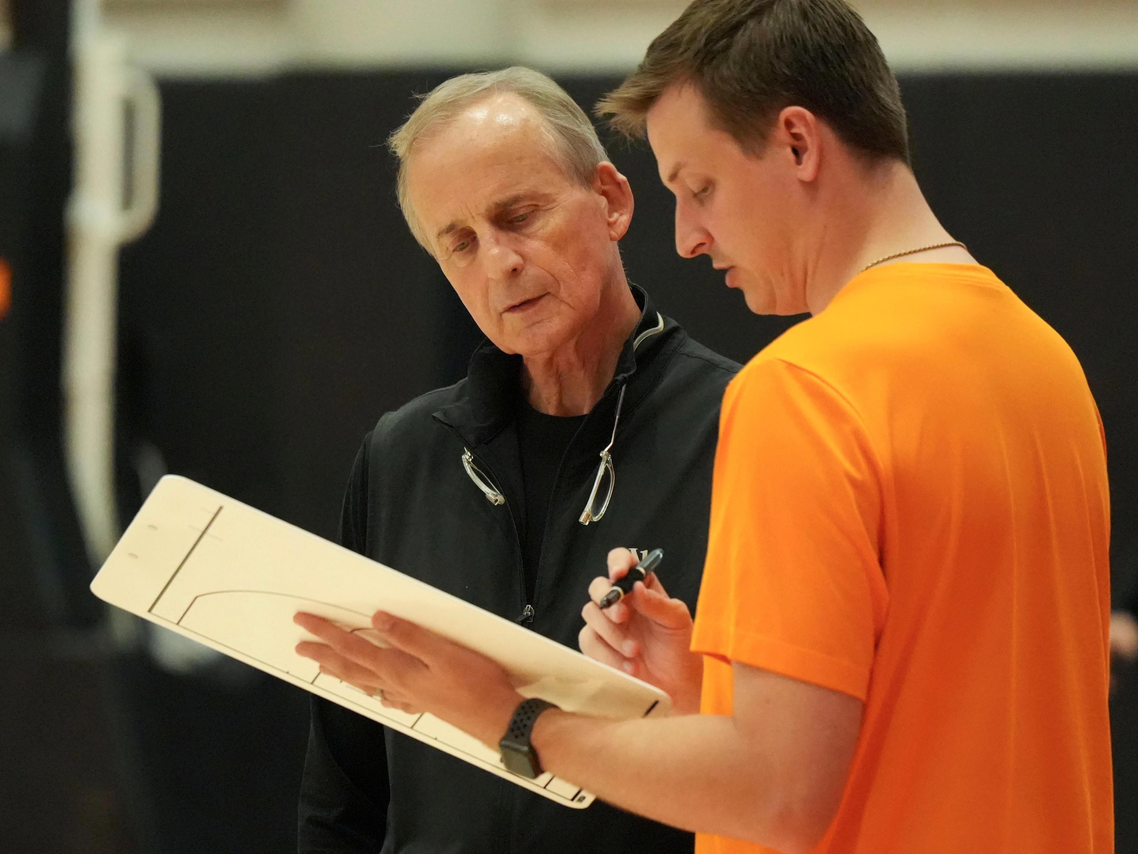 Four-star Ralph Scott commits to Tennessee basketball, Rick Barnes as ...