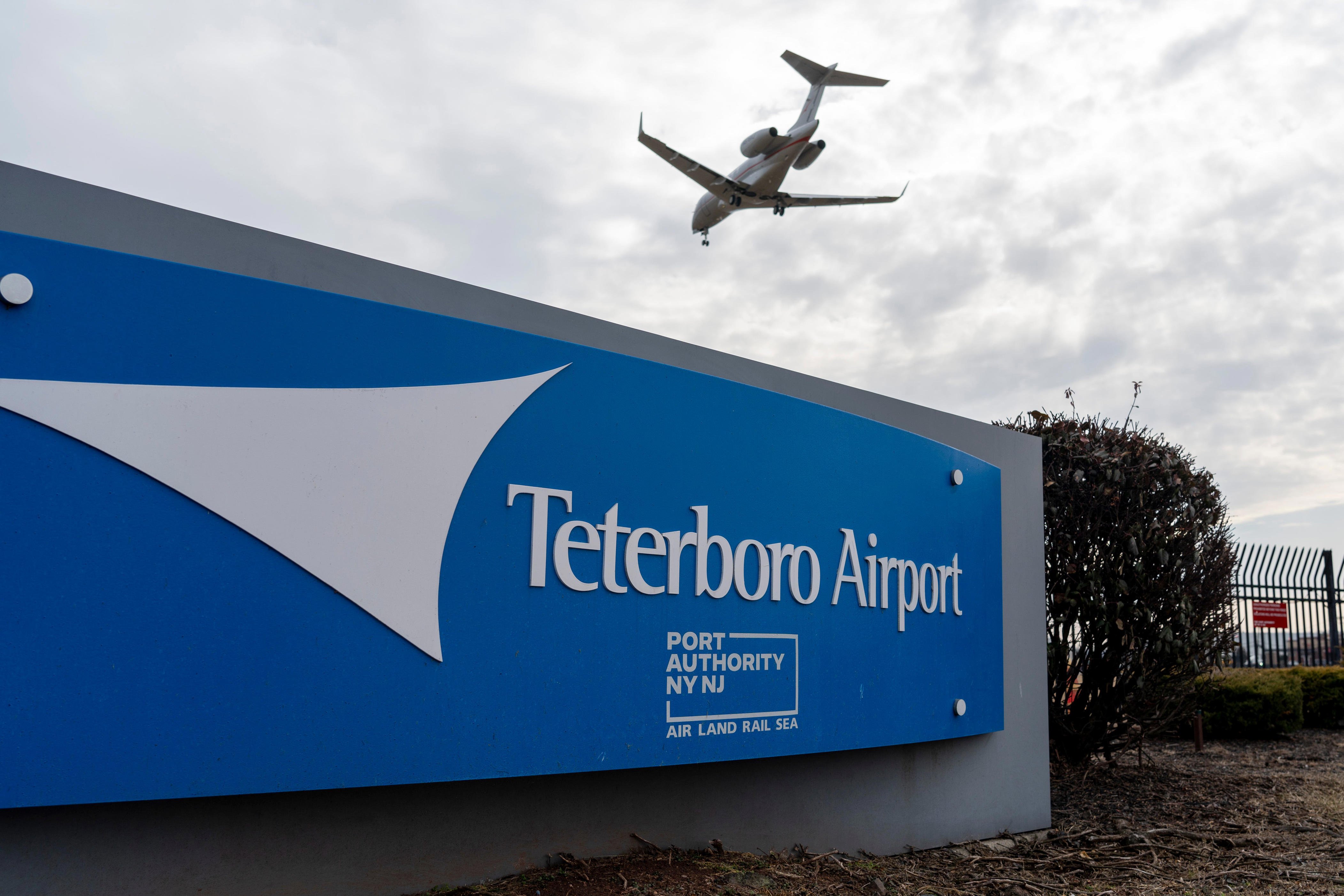 Jet skids off runway at Teterboro Airport. No injuries reported