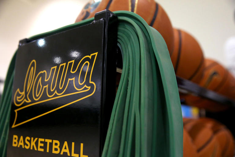 Iowa women's basketball offers 2028 California C Eve Fowler