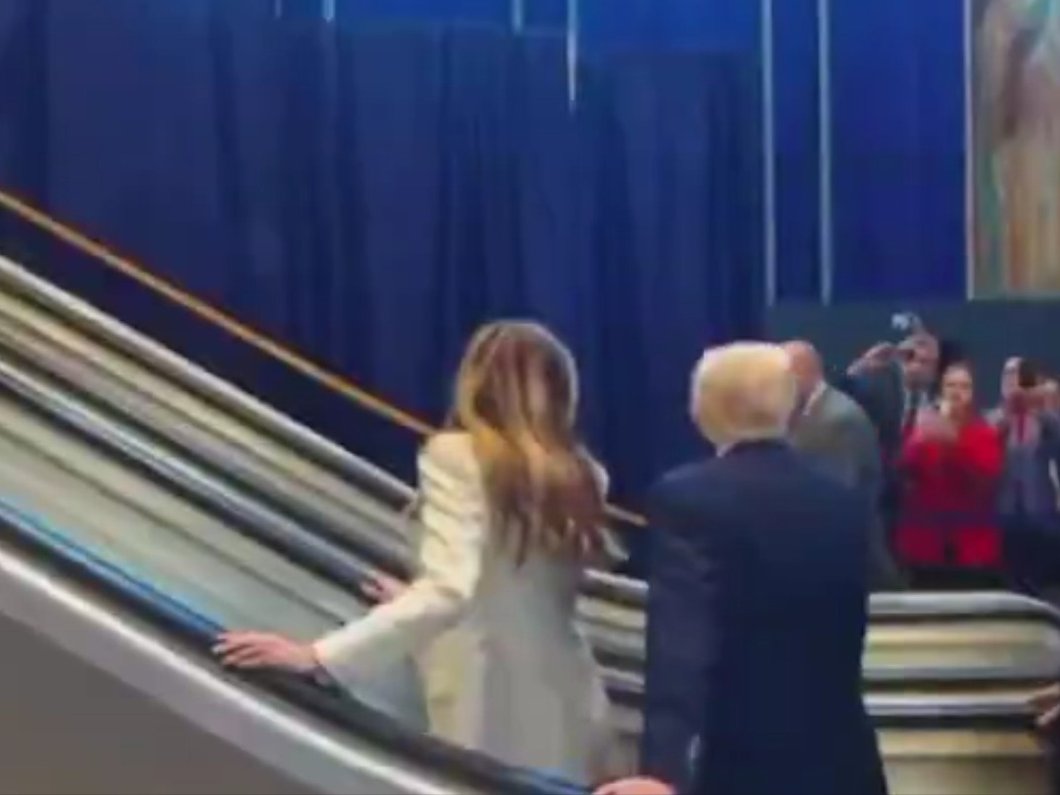Mishap at the UN: Donald Trump gets stuck on escalator