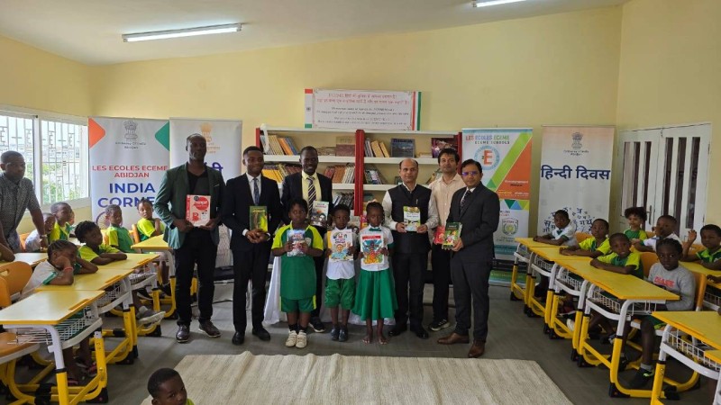 Promotion de la langue Hindi : L’ambassade de l’Inde offre plusieurs livres à l’école Écème 2 de ...