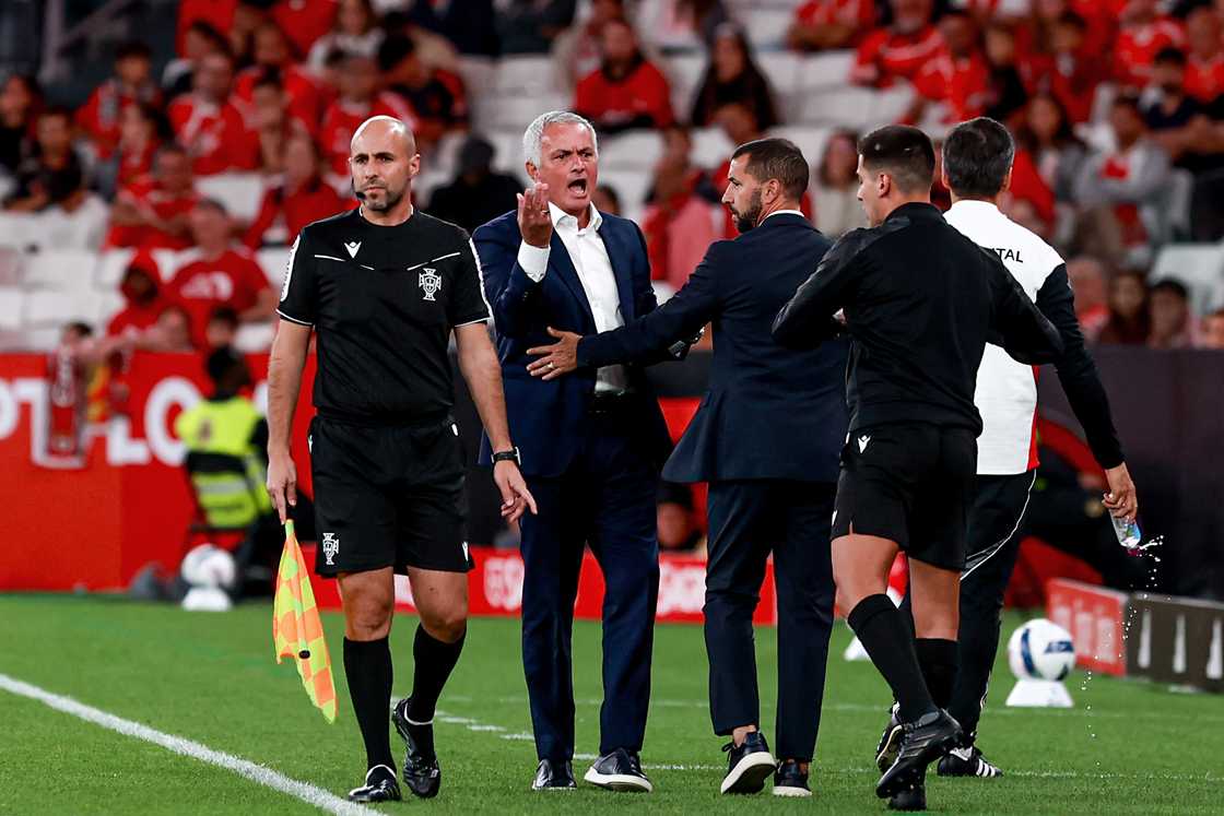 Jose Mourinho erupts at referee following Benfica’s frustrating draw