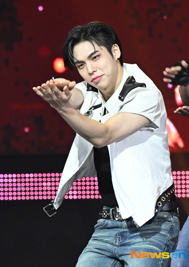 CIX BX, 파고든다 [포토엔HD]