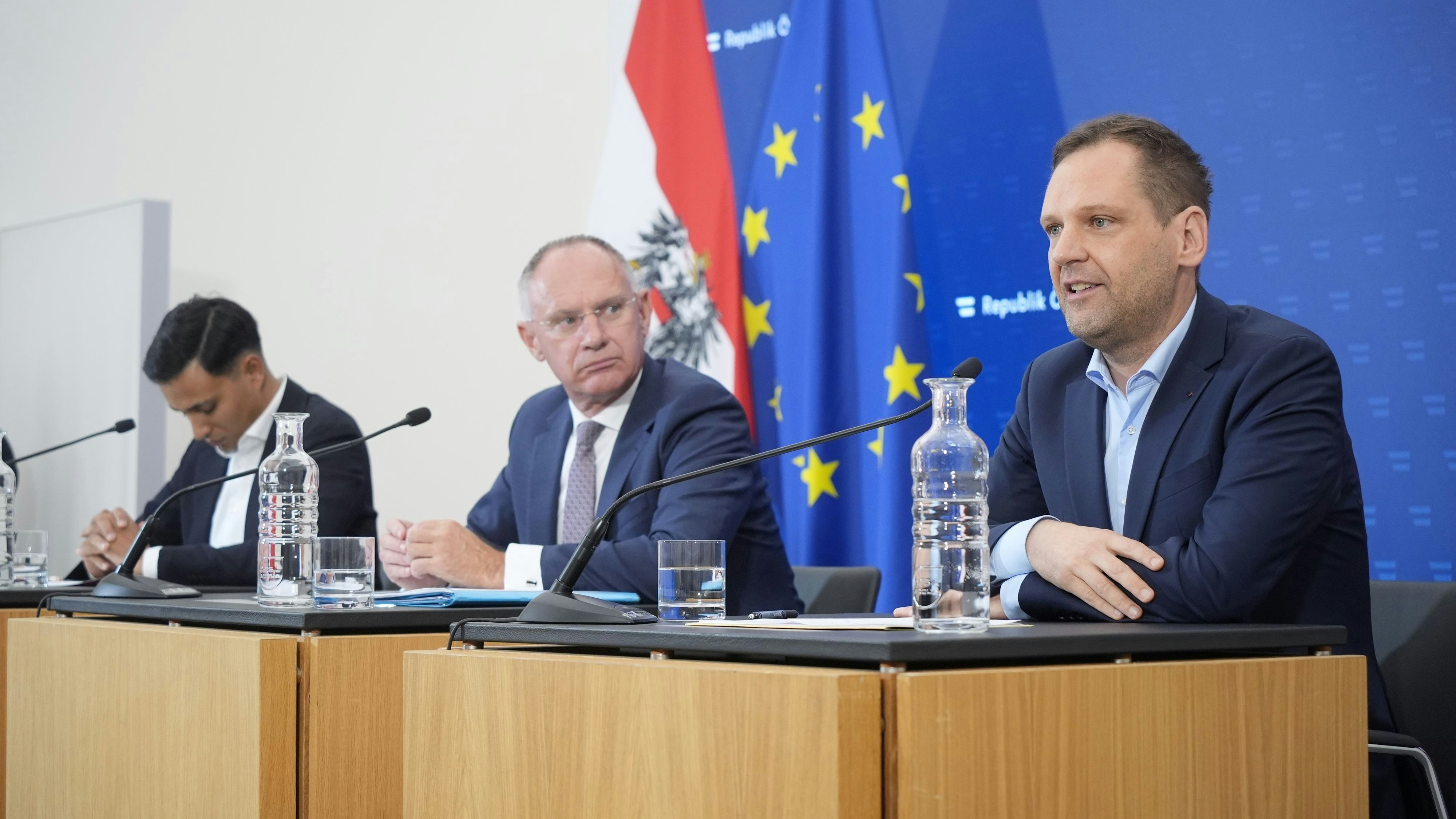 "Extrem depperte Argumente": Regierung geht auf FPÖ los