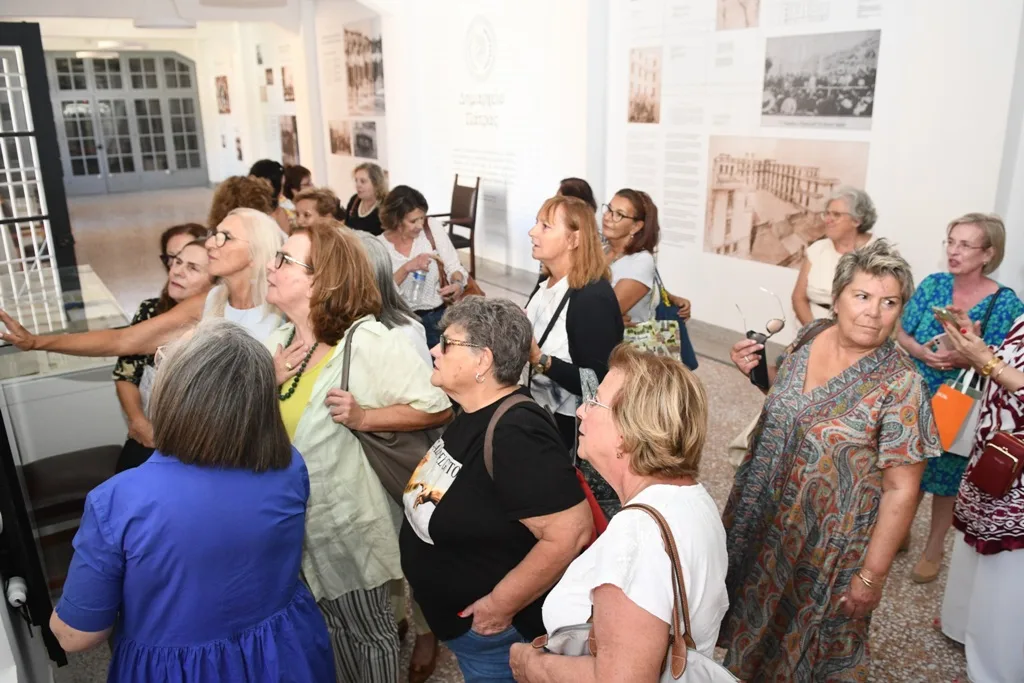 Πάτρα: Όταν οι μαθήτριες γύρισαν “σπίτι”: Οι απόφοιτες του Αρσακείου ...