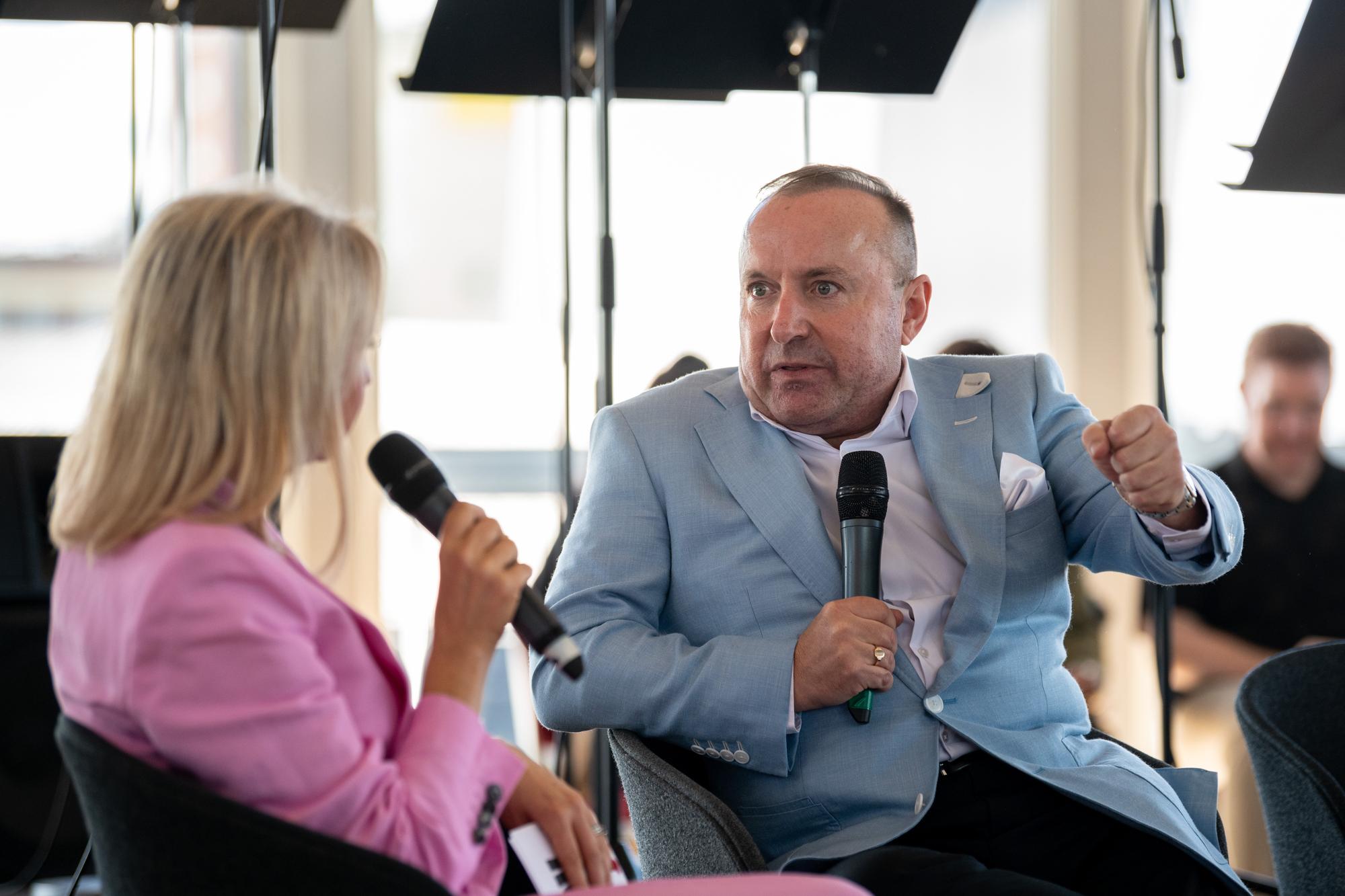 Pictures and video from press launch of Bank of Dave The Musical at The ...