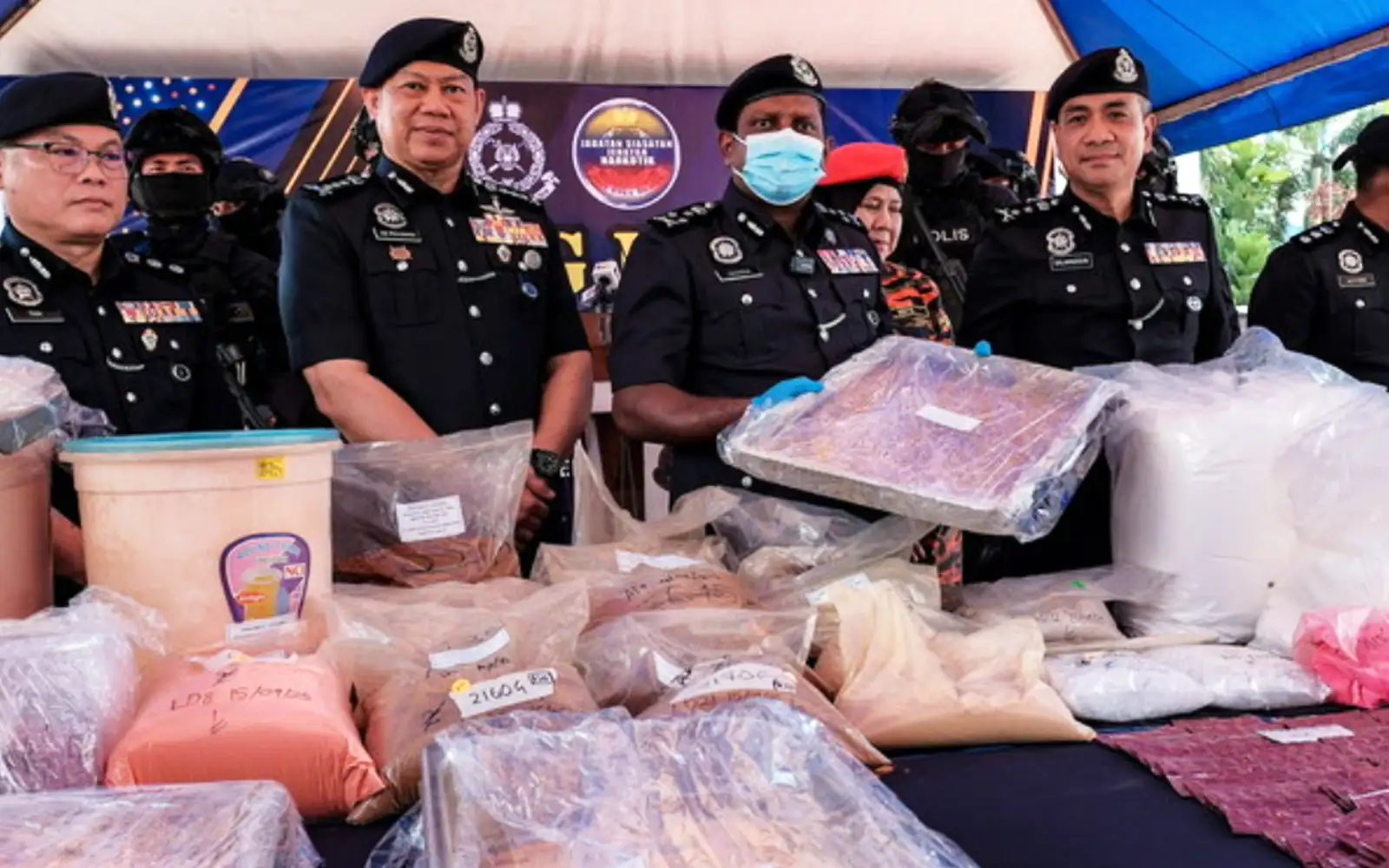 Lab producing 100,000 Erimin 5 pills a day uncovered in Senai factory fire