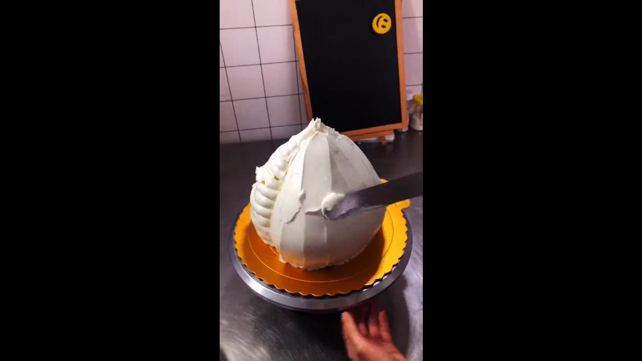 Finishing White Cute Structure Peach Icing Cake