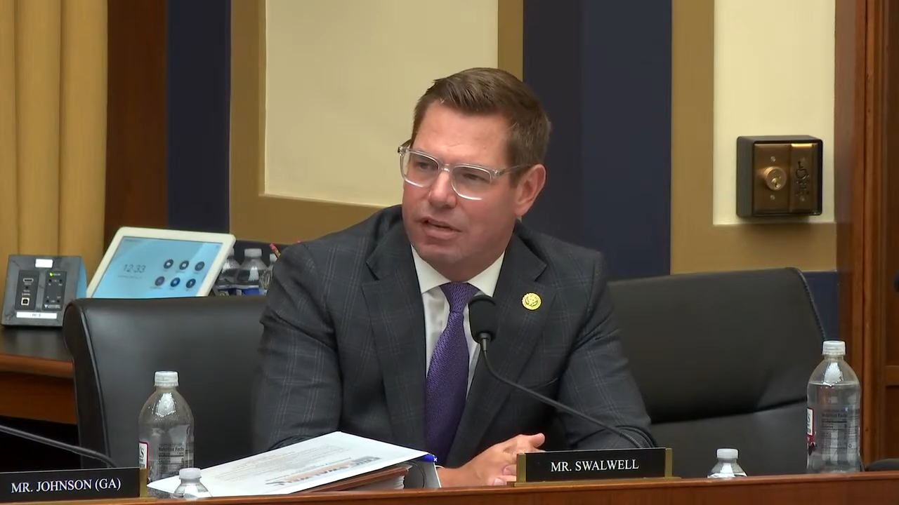'I Know What That Man's Obnoxious Signature Looks Like': Eric Swalwell ...