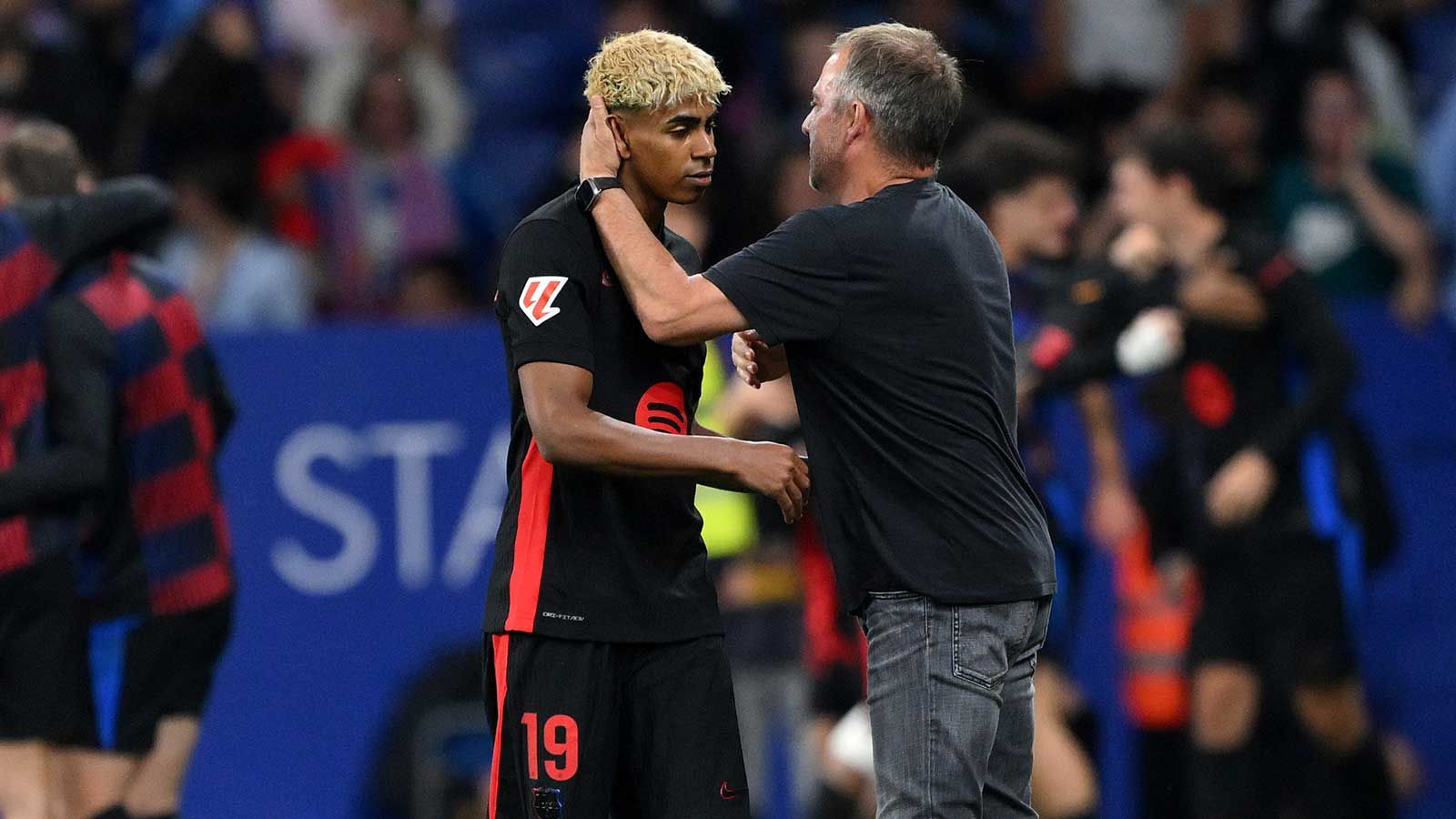 "Er sieht das richtig!" Hansi Flick stärkt Barca-Superstar Lamine Yamal ...